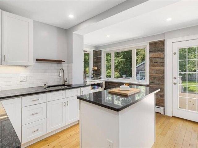 house with 3 bedroom, Barrington RI ES105080782