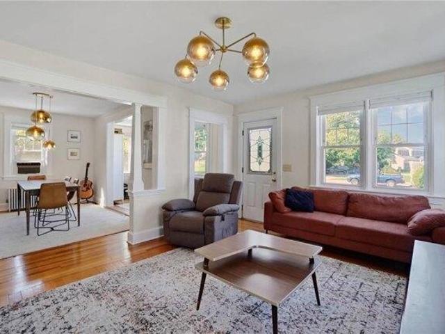 house with 3 bedroom, Barrington RI ES105093655