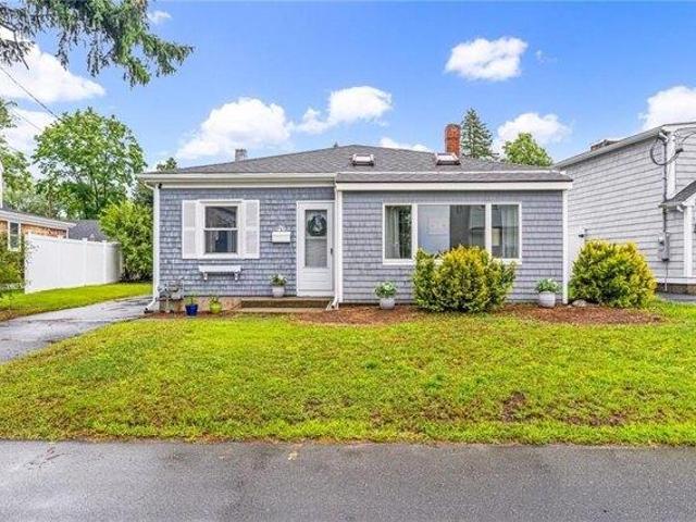 house with 3 bedroom, Barrington RI ES105105749