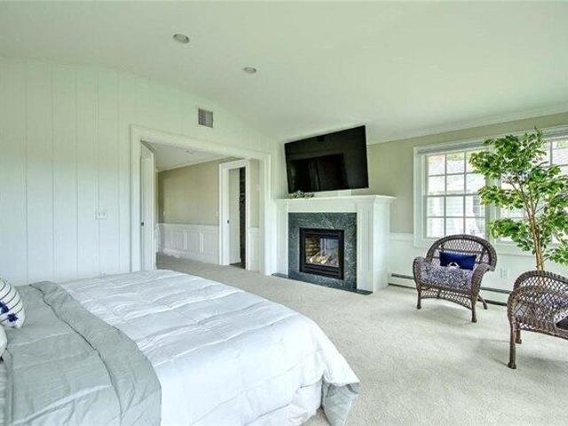 house with 3 bedroom, Barrington RI ES105193113