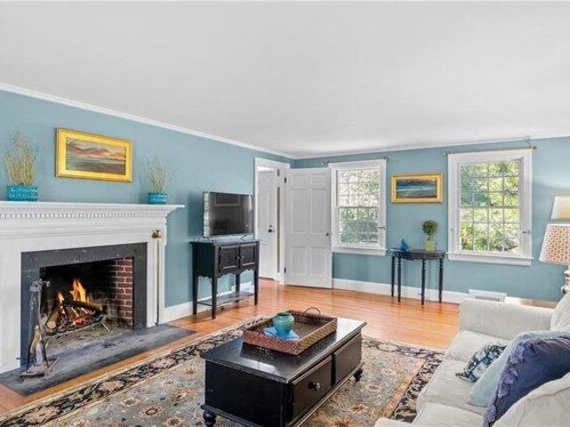house with 3 bedroom, Barrington RI ES103018139