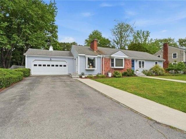 house with 3 bedroom, Barrington RI ES103186378