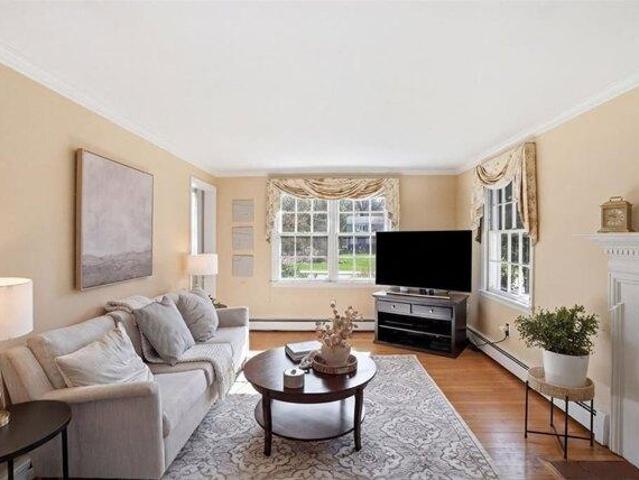 house with 3 bedroom, Barrington RI ES103250315