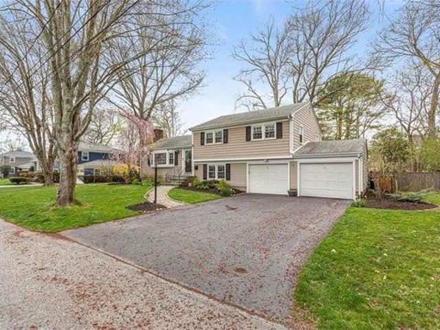 house with 3 bedroom, Barrington RI ES103495807
