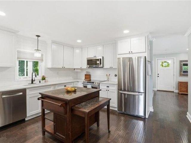 house with 3 bedroom, Barrington RI ES103663828