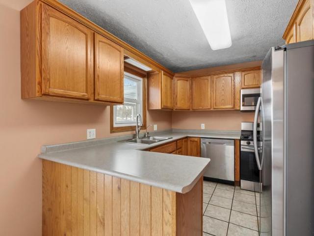 house with 3 bedroom, Battle Creek MI ES88946614