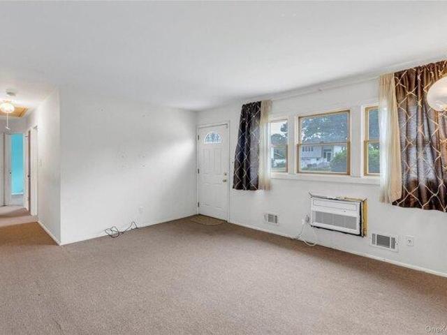 house with 3 bedroom, Bay Shore NY ES104904724