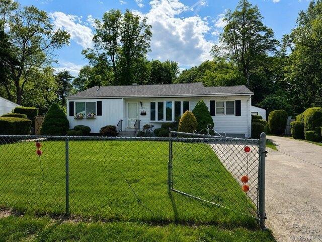 house with 3 bedroom, Bay Shore NY ES104904933