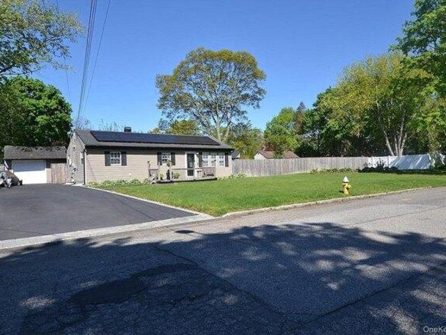 house with 3 bedroom, Bay Shore NY ES104904983