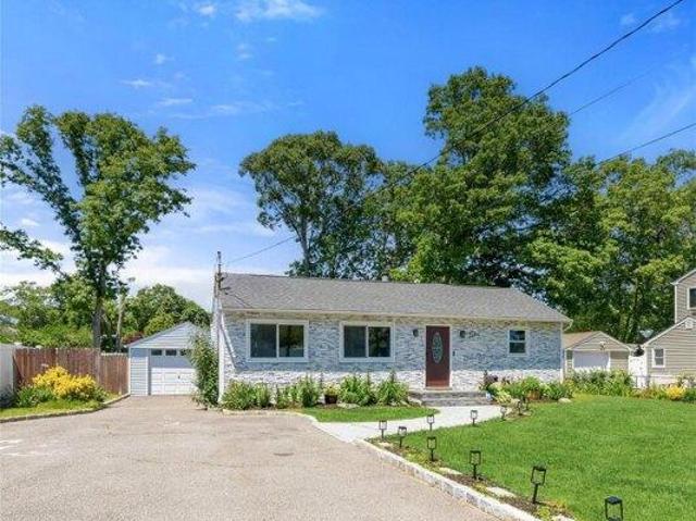 house with 3 bedroom, Bay Shore NY ES104905879