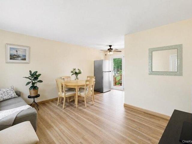 house with 3 bedroom, Bay Shore NY ES104909135