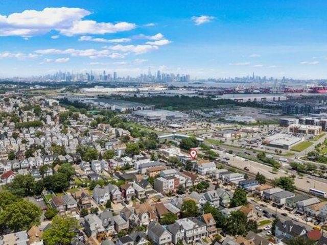 house with 3 bedroom, Bayonne NJ ES104352443