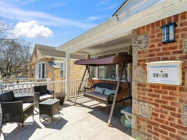 house with 3 bedroom, Bayside NY DLS101800877