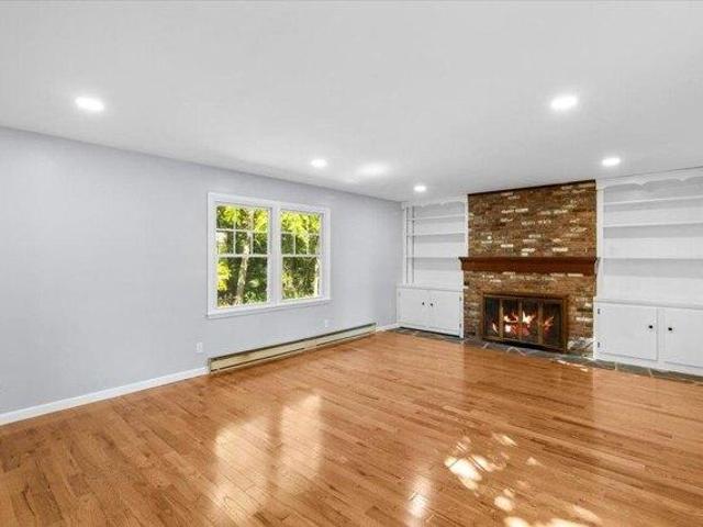 house with 3 bedroom, Bennington VT DLS103073886