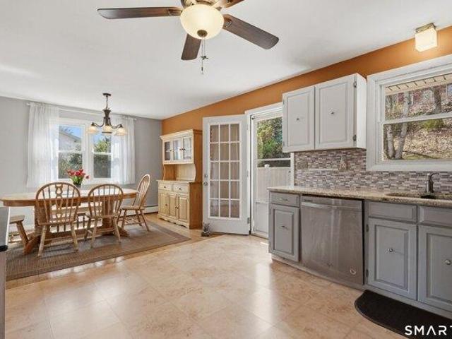 house with 3 bedroom, Beacon Falls CT DS102727437