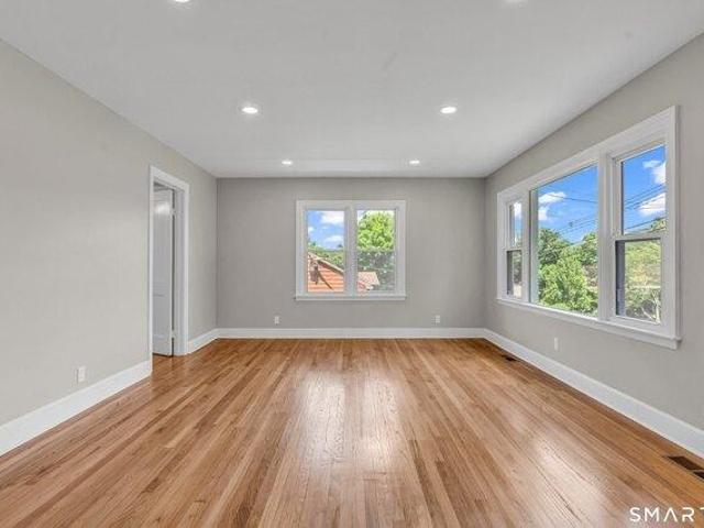 house with 3 bedroom, Beacon Falls CT ES104836163