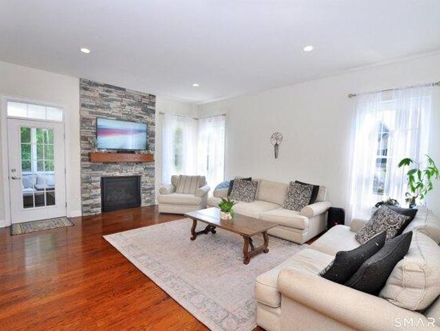 house with 3 bedroom, Beacon Falls CT ES105229724