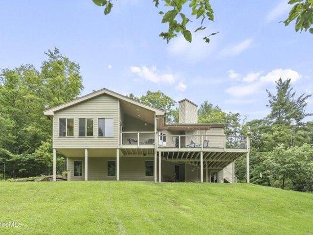 house with 3 bedroom, Becket MA ES105175247