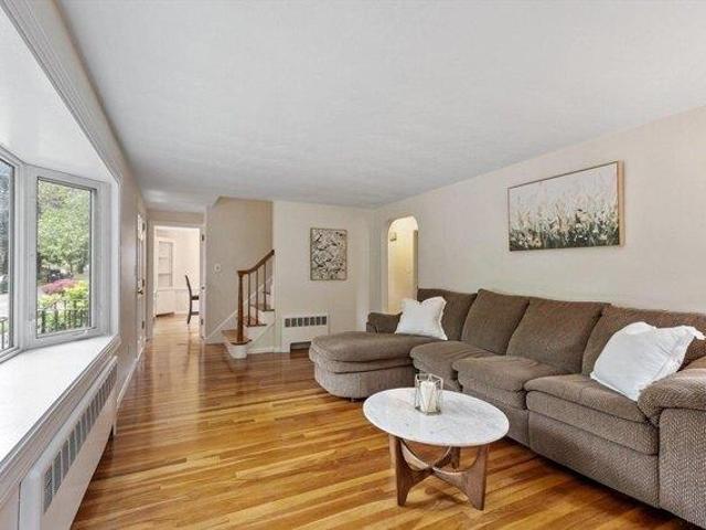 house with 3 bedroom, Bedford MA ES105207767