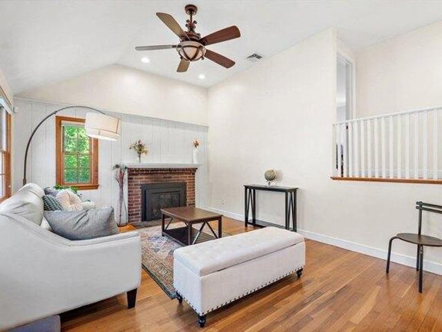 house with 3 bedroom, Bedford MA ES103889372