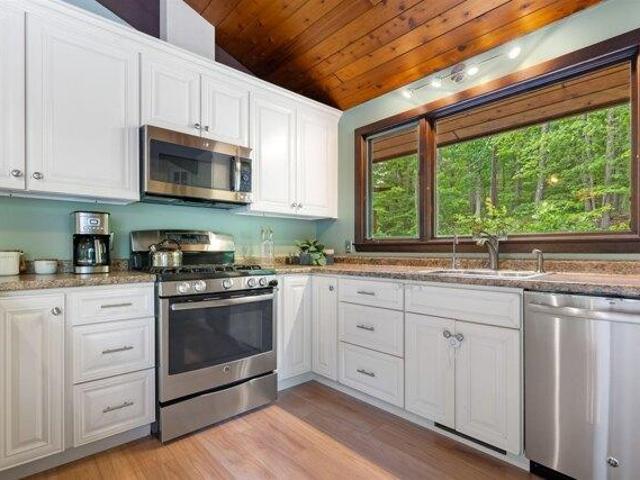 house with 3 bedroom, Bedford NH DS103248595