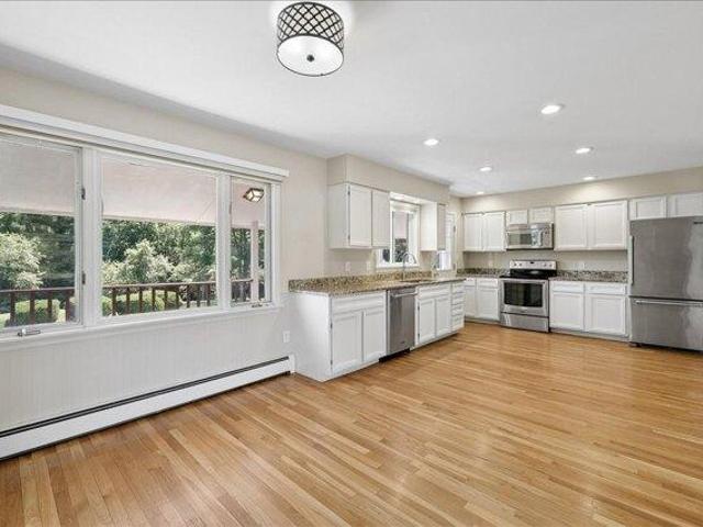 house with 3 bedroom, Bedford NH ES103851297