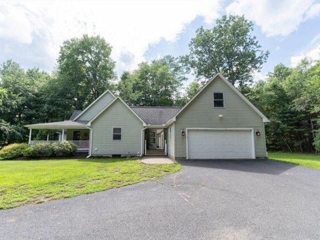 house with 3 bedroom, Belchertown MA DS104376064