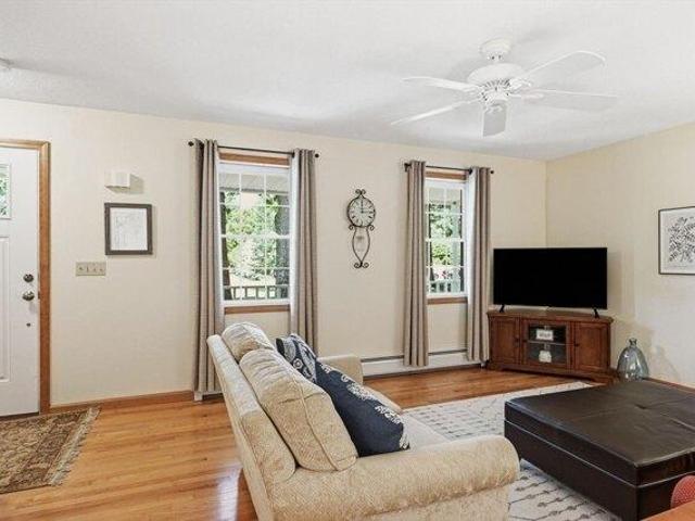 house with 3 bedroom, Belchertown MA ES103496267