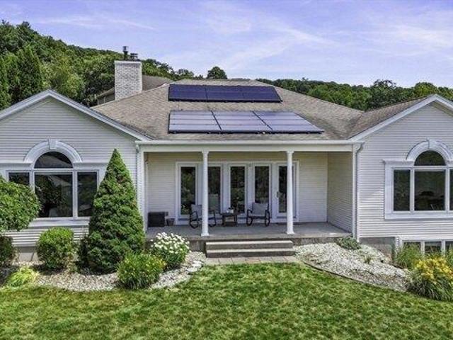 house with 3 bedroom, Belchertown MA ES104994862