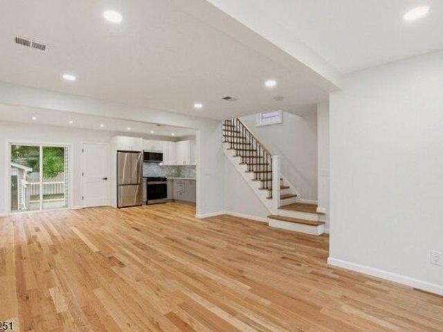 house with 3 bedroom, Belleville NJ ES105172482