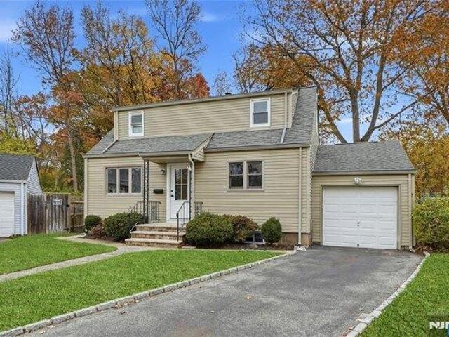 house with 3 bedroom, Bergenfield NJ DLS101604147