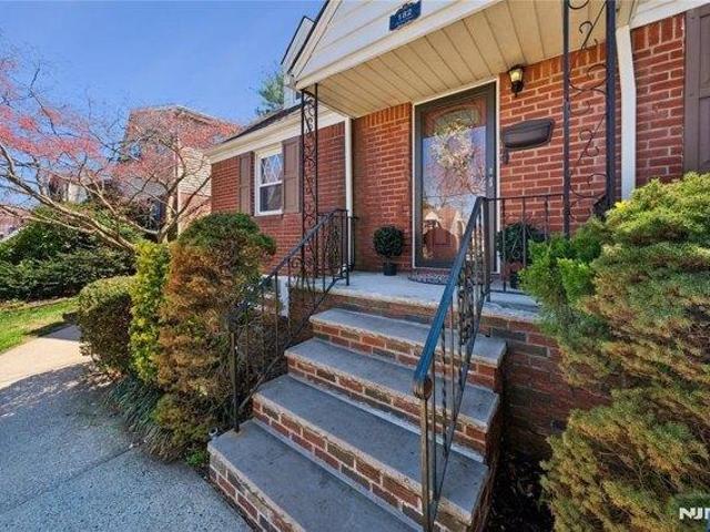 house with 3 bedroom, Bergenfield NJ DLS101605189