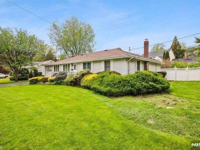 house with 3 bedroom, Bergenfield NJ DLS101798688