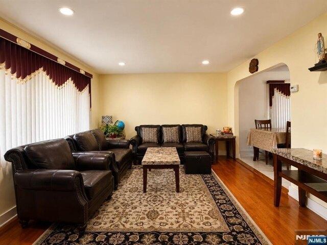 house with 3 bedroom, Bergenfield NJ DLS102216333