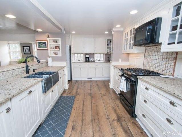 house with 3 bedroom, Bethel CT DLS102777246