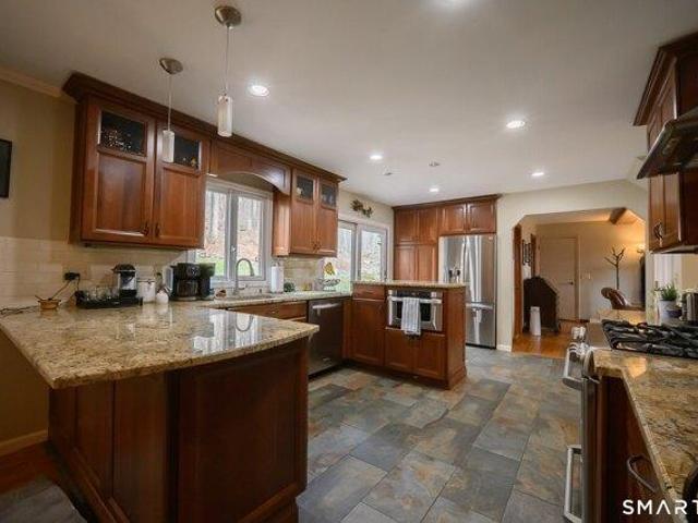 house with 3 bedroom, Bethel CT DLS103069923