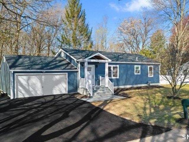 house with 3 bedroom, Bethel CT DS102595870