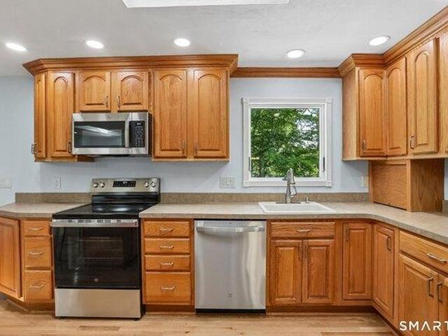house with 3 bedroom, Bethel CT DS104408488