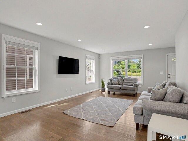 house with 3 bedroom, Bethel CT ES104075671