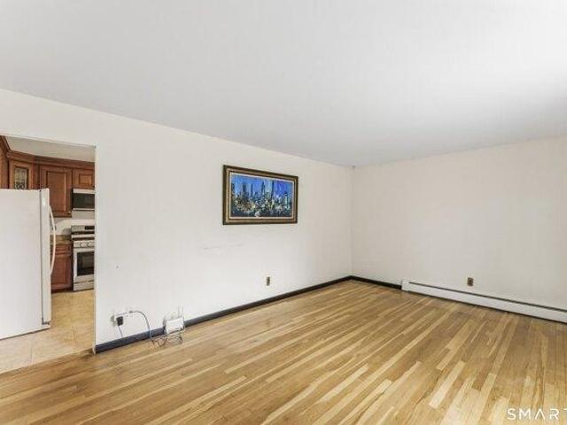 house with 3 bedroom, Bethel CT ES104189866