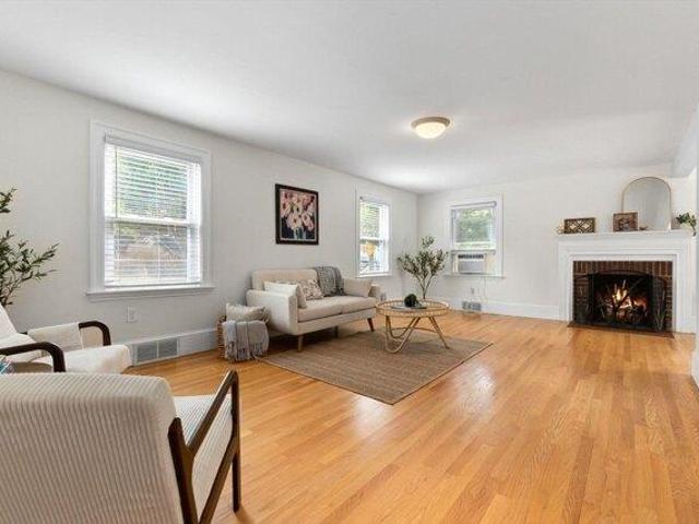 house with 3 bedroom, Beverly MA ES105125901