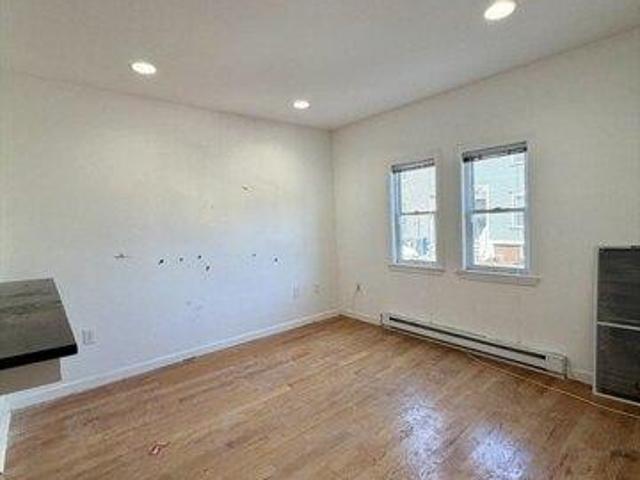 house with 3 bedroom, Boston MA DLS102317183