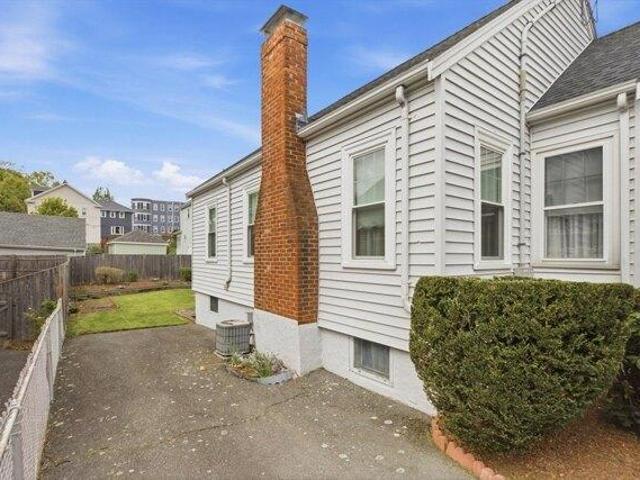 house with 3 bedroom, Boston MA ES103499280