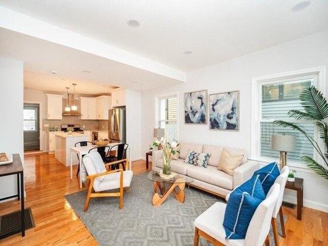 house with 3 bedroom, Boston MA ES104441880