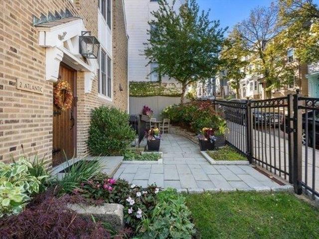 house with 3 bedroom, Boston MA ES104511926