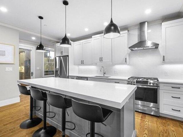 house with 3 bedroom, Boston MA ES104832780