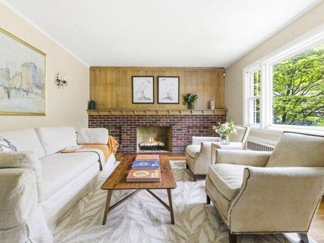house with 3 bedroom, Boston MA ES104901529