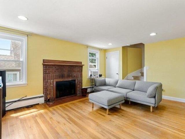 house with 3 bedroom, Boston MA ES105059311