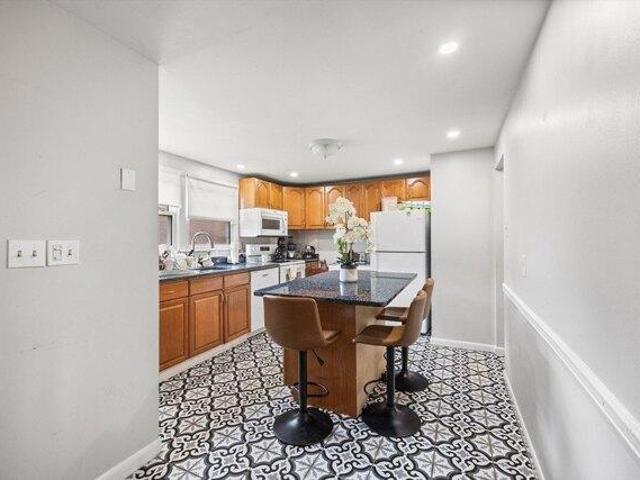 house with 3 bedroom, Boston MA ES105083063