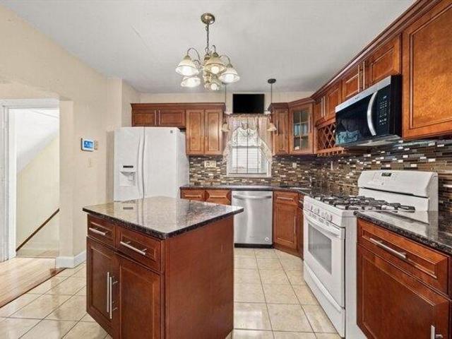 house with 3 bedroom, Boston MA ES105096453